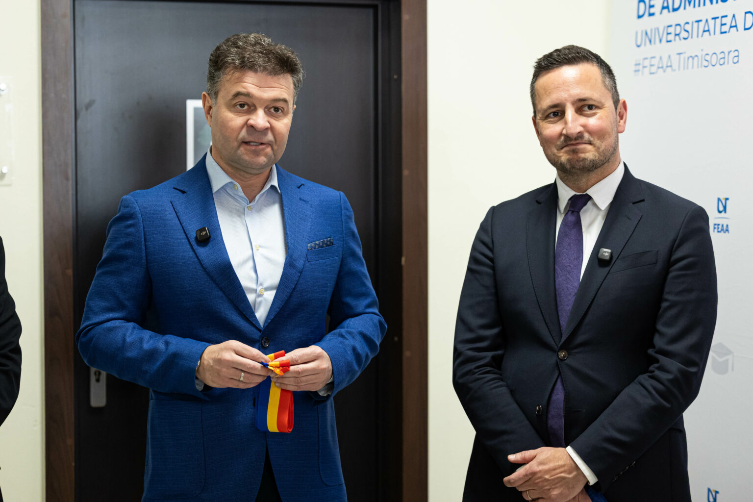 Europarlamentarul Nicu Ștefănuță și rectorul UVT, Marilen Gabriel ...
